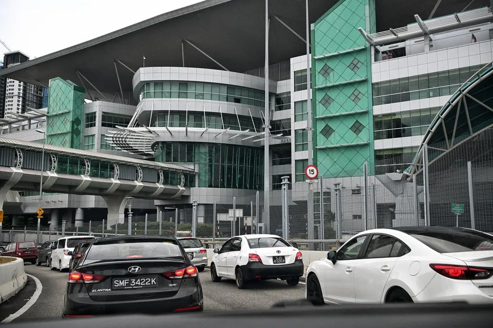 Drivers keen on QR code clearance for cars at Malaysia’s land ...