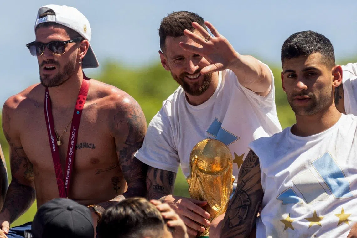 World Cup: Argentine players airlifted as millions flood Buenos Aires ...