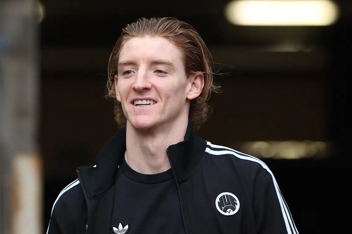 Newcastle call for clarification on Gordon penalty denial in Chelsea ...