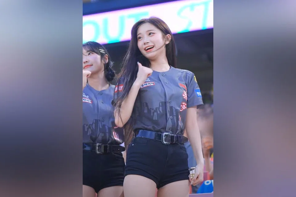 Pikki Pikki Dance South Korean Cheerleader Dance Routine Takes Social 2492