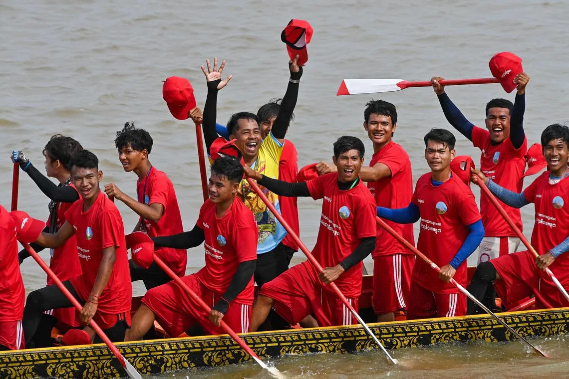 Dragon boat races return to Cambodian capital for water festival | The ...