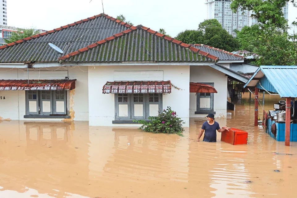 25 locations in Johor hit by flash floods after two-hour rain | The ...