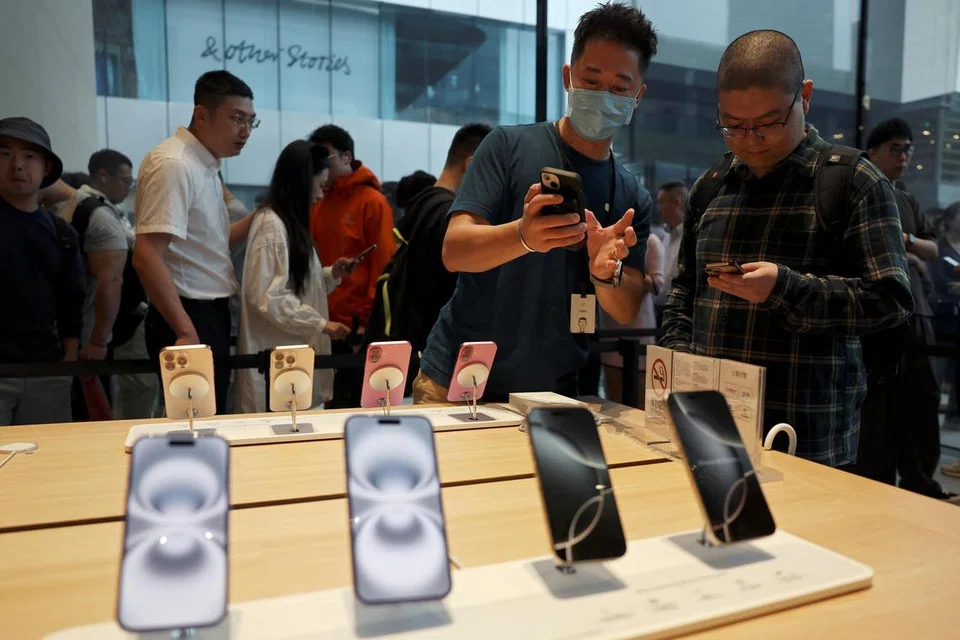 Apple disappoints with tepid forecast, China weakness despite strong ...