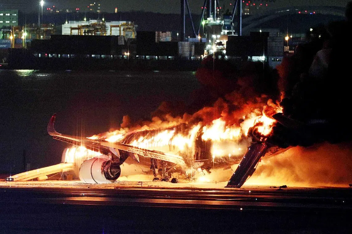 5 on coast guard aircraft die after collision with JAL plane at Tokyo’s ...