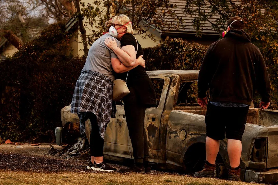 Massive Los Angeles fires rage on even as Hollywood blaze retreats ...