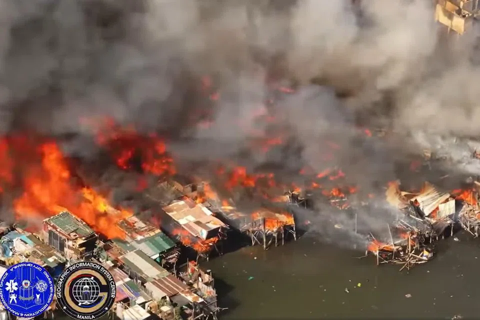 Huge fire rips through sprawling slum area in Philippine capital | The ...