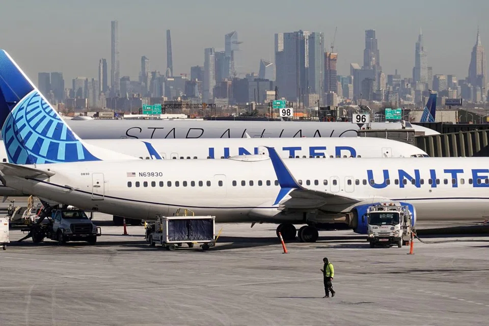 United Airlines flight from Los Angeles to Shanghai turns back after ...
