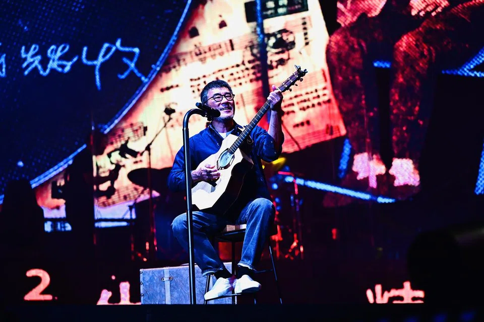 Show Picks: Concerts by Jonathan Lee, Fiji Blue, and the musical Six ...