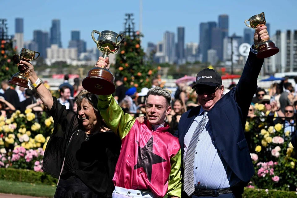 Horse racing-Jockey sings praises of Melbourne Cup winner Knight's ...