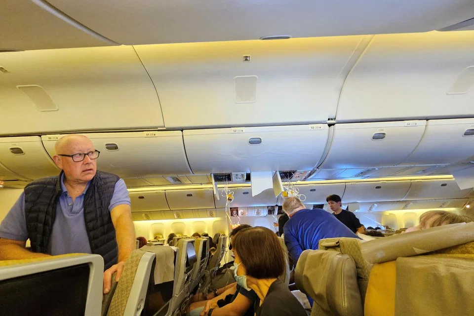 SQ321 passengers endured 62 seconds of turbulence, flight data shows ...