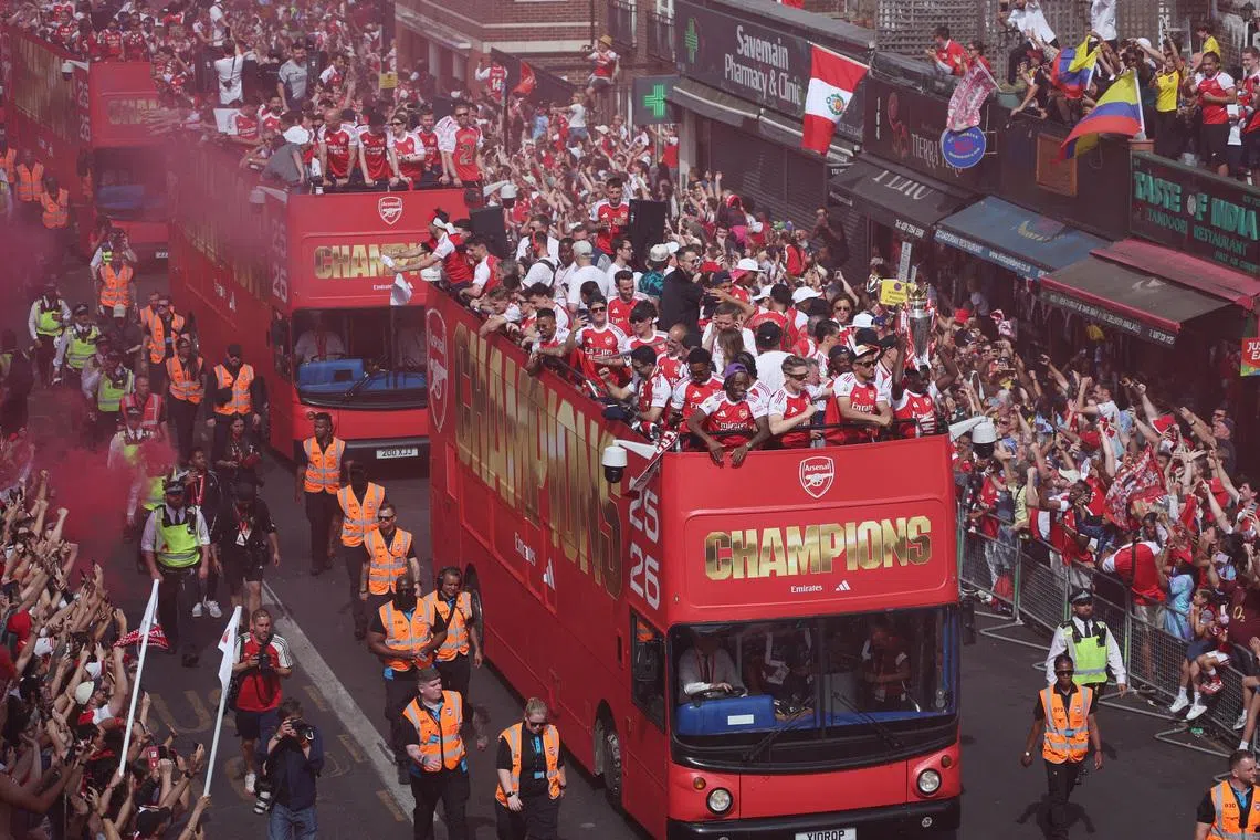 Arsenal paint London red with victory parade after Premier League title ...
