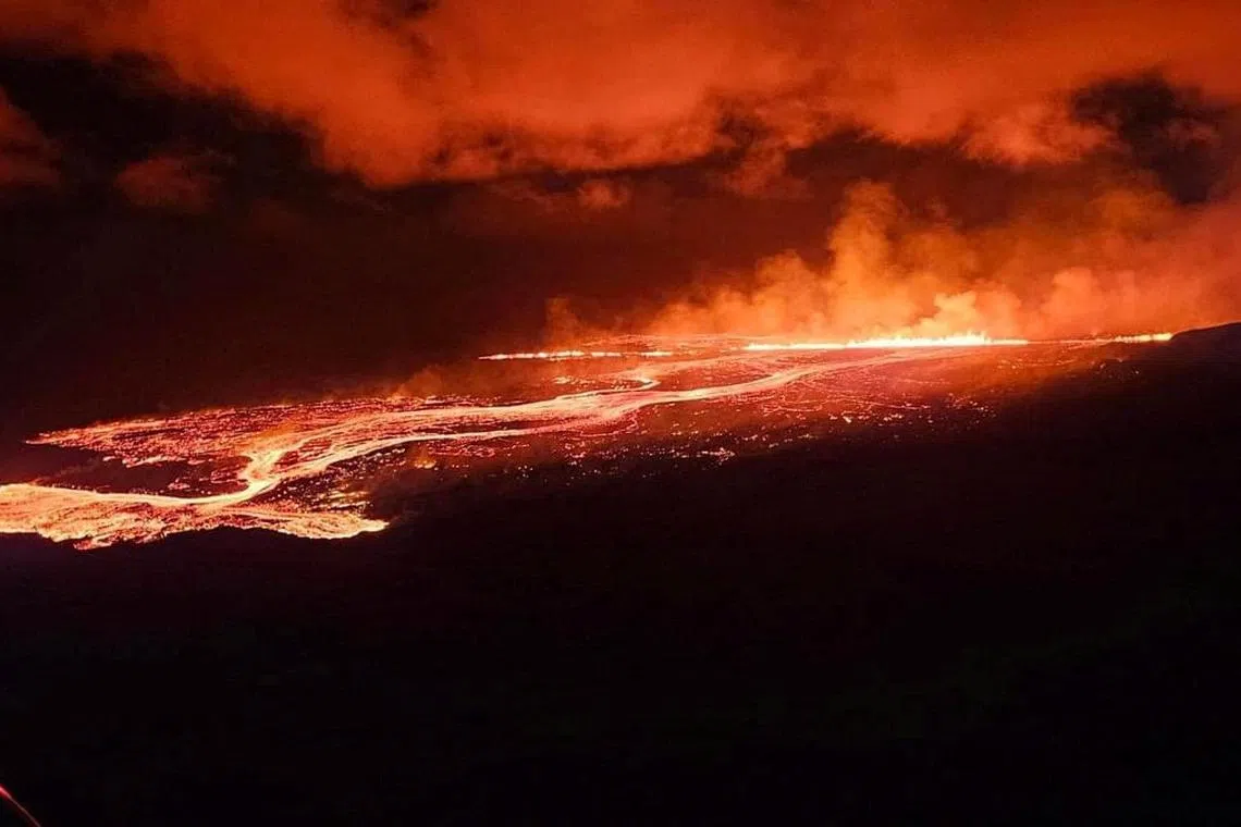 Iceland volcano eruption raises pollution fears, spa evacuated | The ...