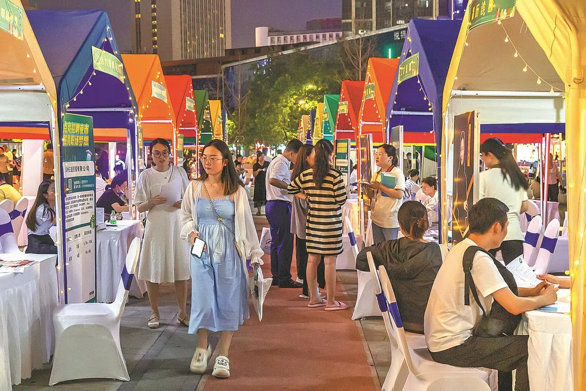 Night market in China for young talent doubles as job fair | The ...