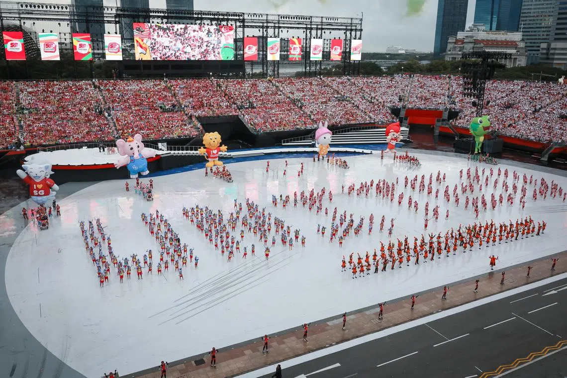 A show of unity, as the Padang lights up for 59th National Day Parade ...