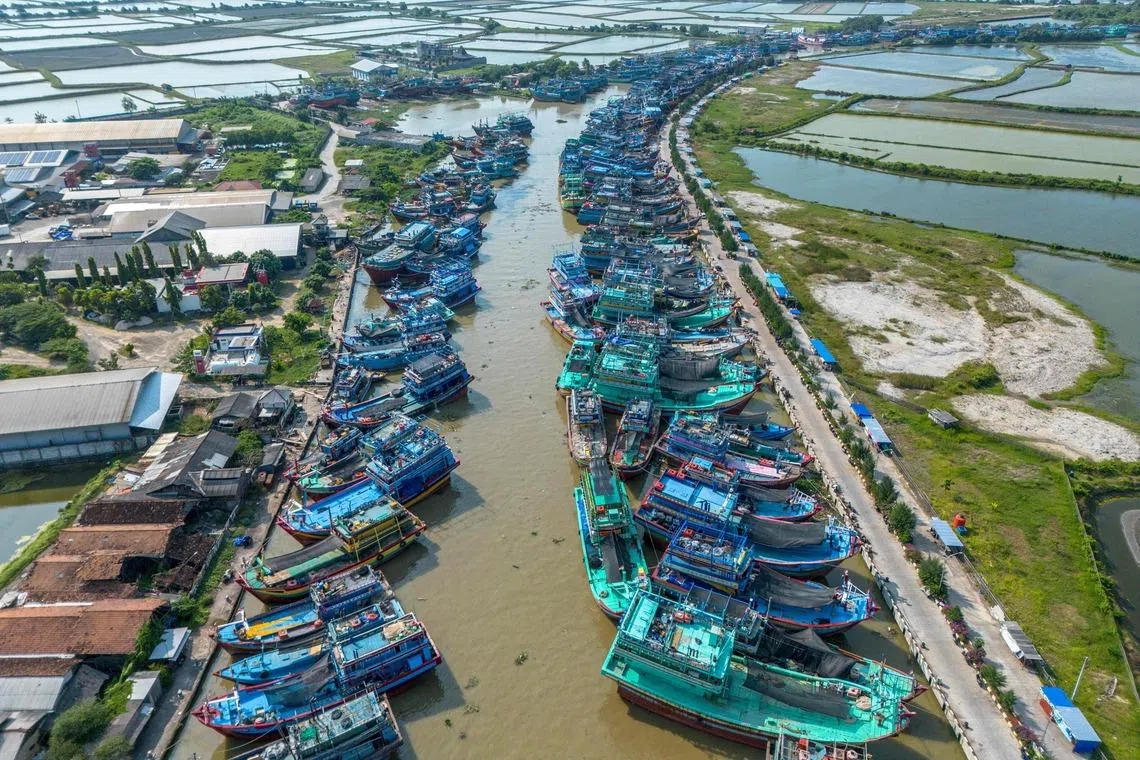 Rising fuel prices strand hundreds of Indonesian fishermen | The ...