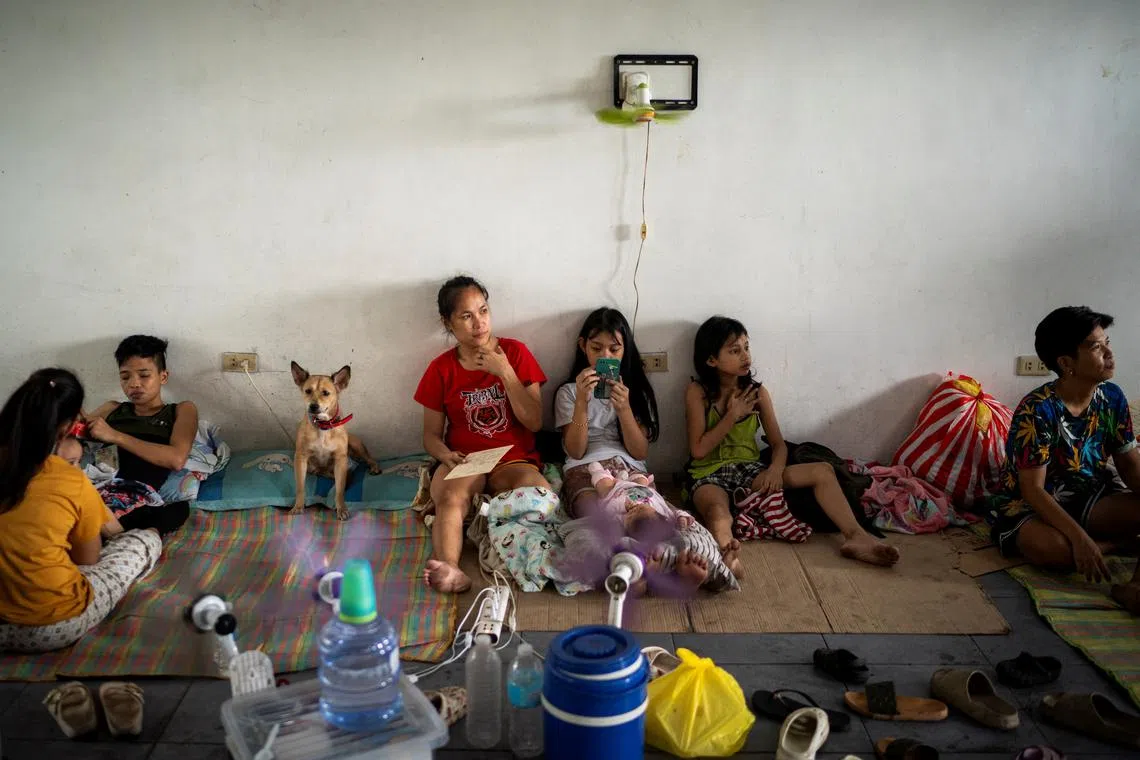 Super typhoon Man-Yi set to weaken as it barrels through Philippines | The Straits Times