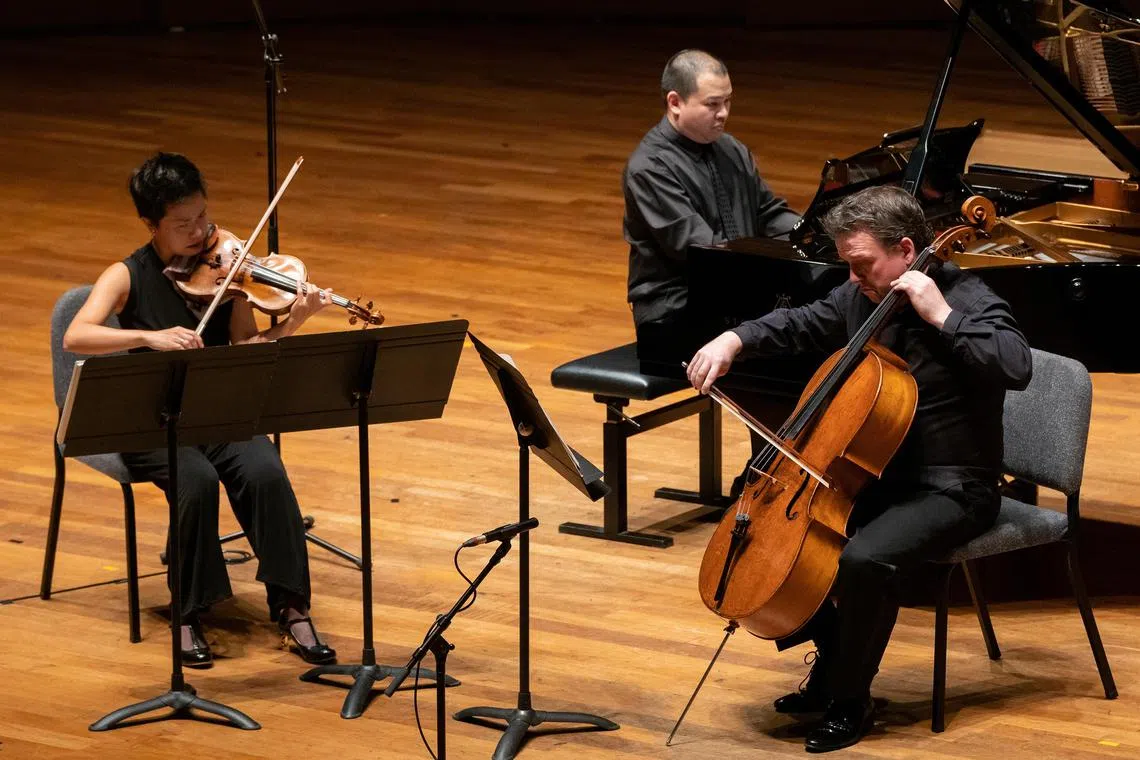 Concert review: Take-no-prisoners performance from Kam-Harwood-Lim ...