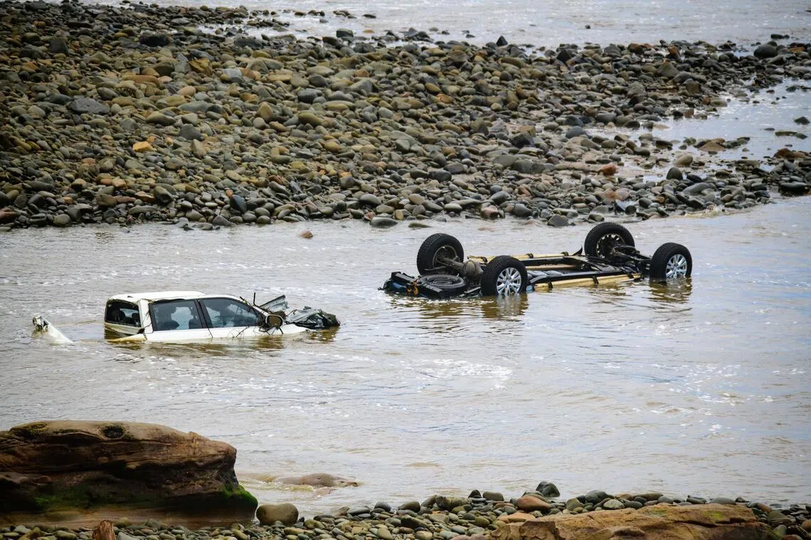 Australia warns of floods, fires after cars washed away | The Straits Times