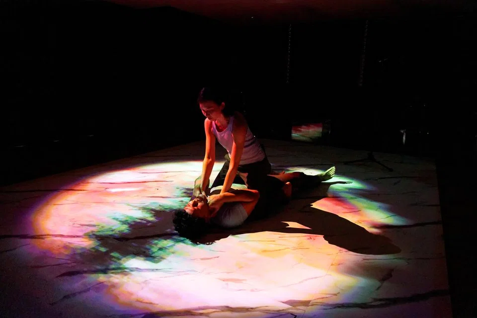 Theatre review: Smartly directed Dive plunges head-first into an ...