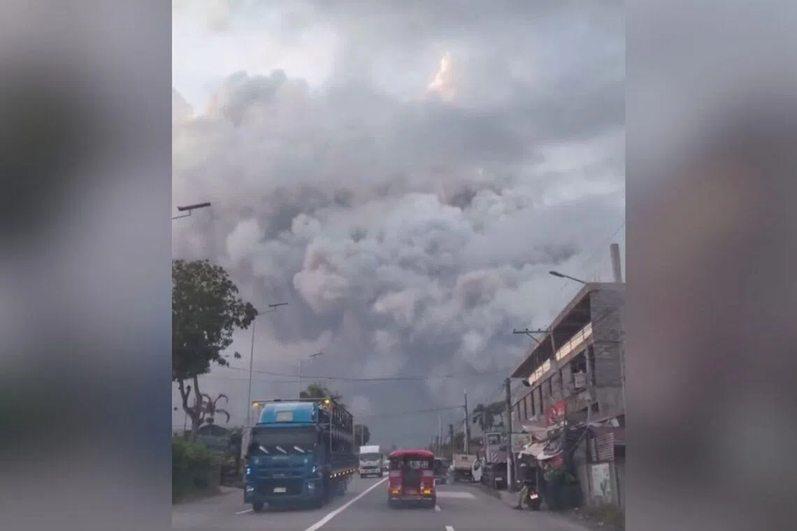 Philippines says thousands evacuated as Mayon Volcano erupts | The ...