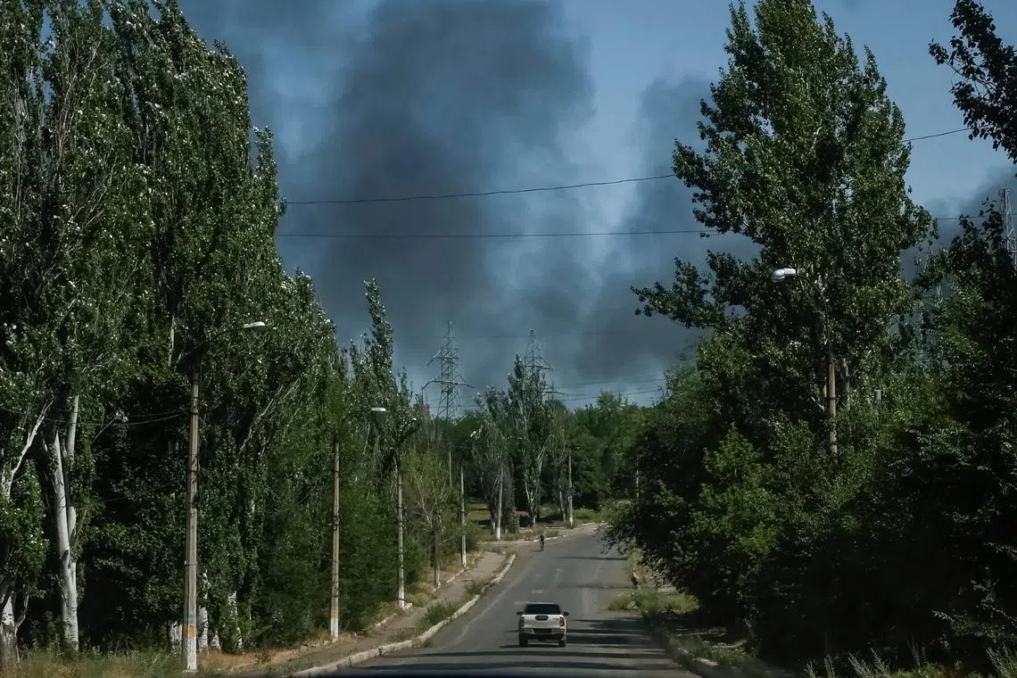 Ukraine reports fierce fighting in Toretsk as Russia steps up pressure ...