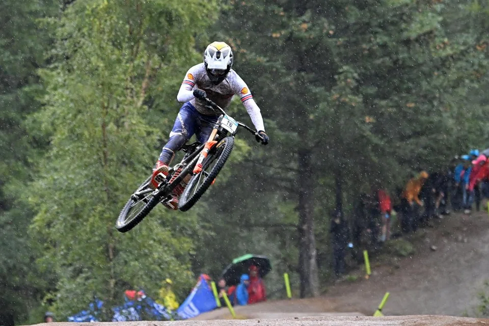‘Cold and shaking’ Charlie Hatton wins mountain bike world gold | The ...