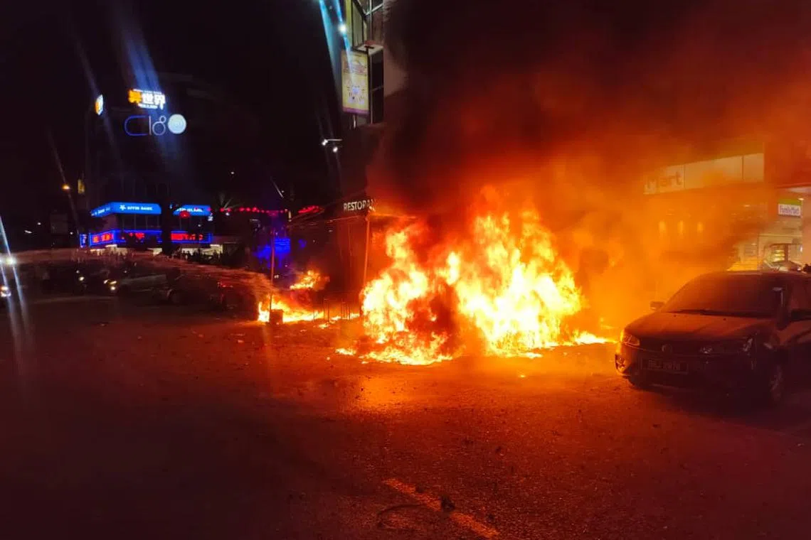Five vehicles destroyed after fireworks stall in Selangor catches fire ...