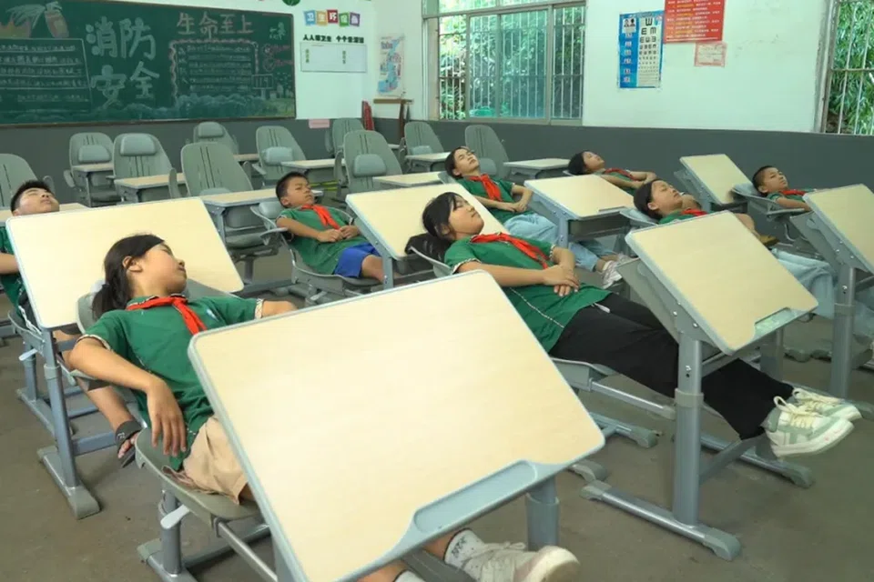 Comfy naps in class: More schools in China put recliner chairs in classrooms for students | The ...