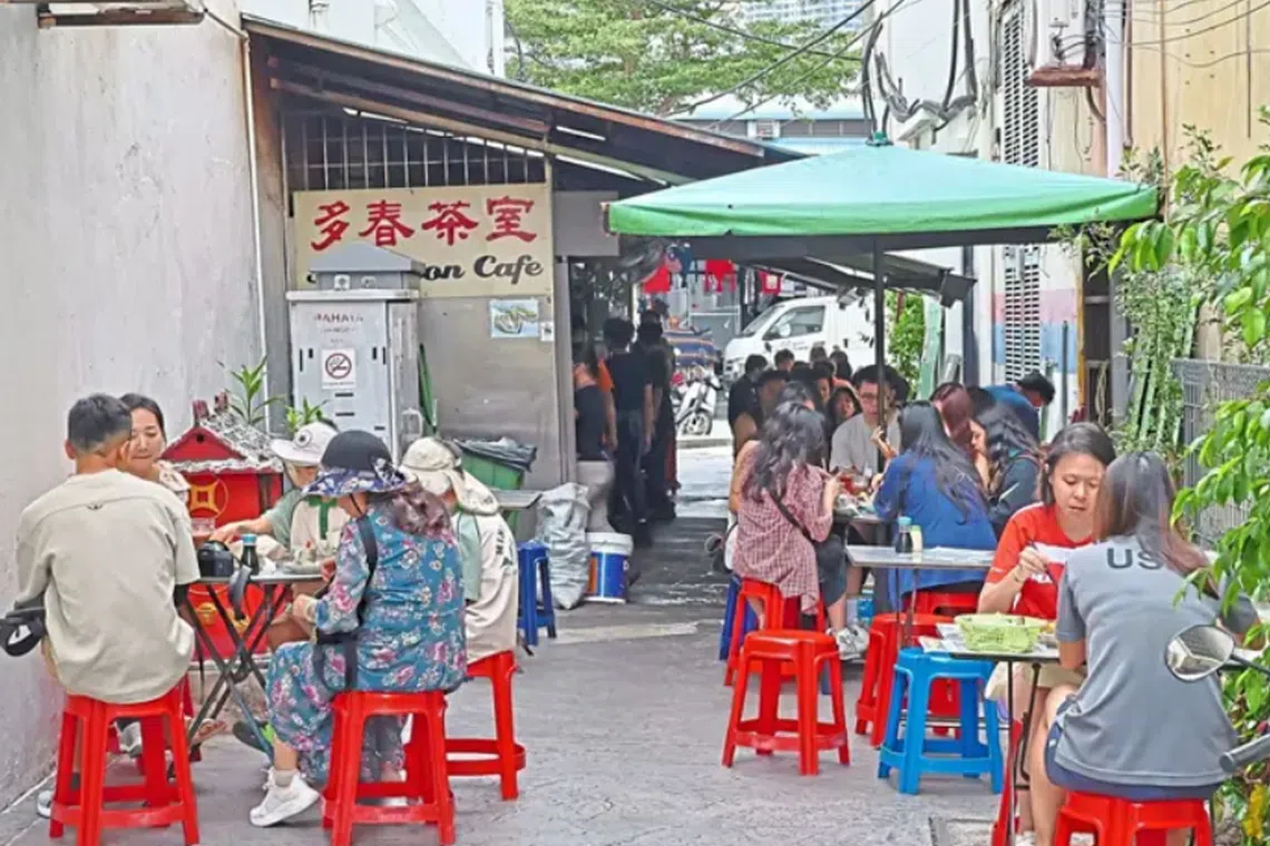 Locals and tourists in Penang savour breakfast with a dash of nostalgia ...
