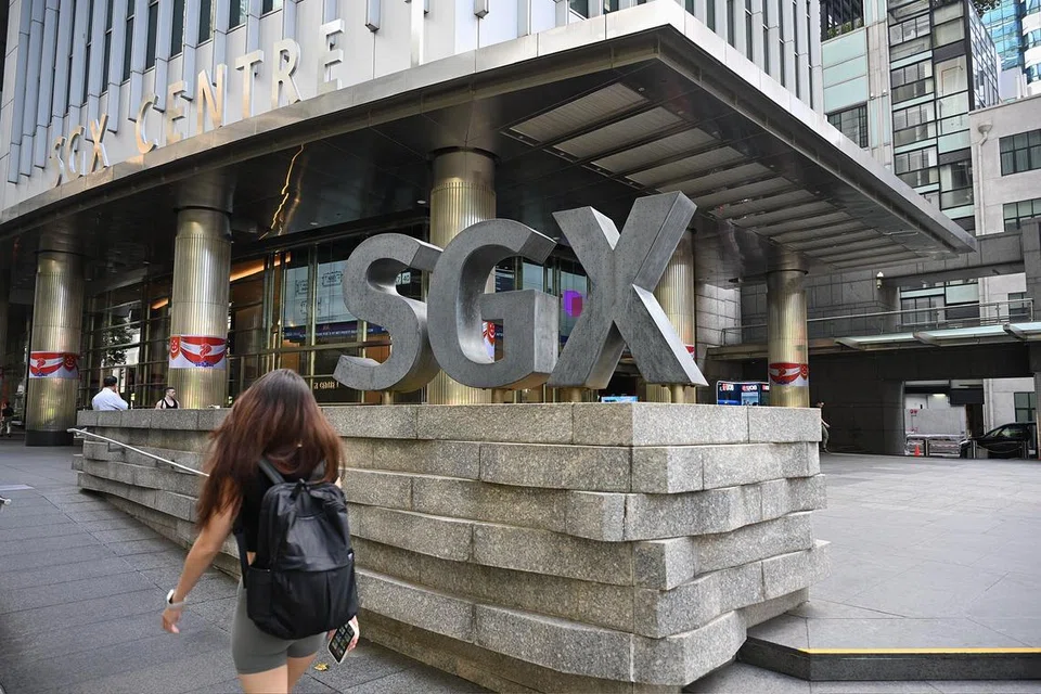 STI inches up 0.3% on Dec 16, bucking regional trend | The Straits Times