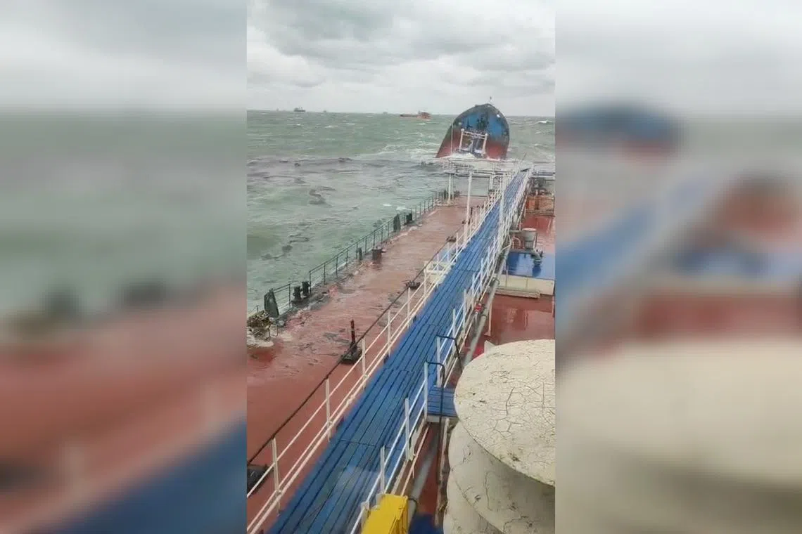 Vessel in Kerch strait sends distress signal, Russian authorities say ...