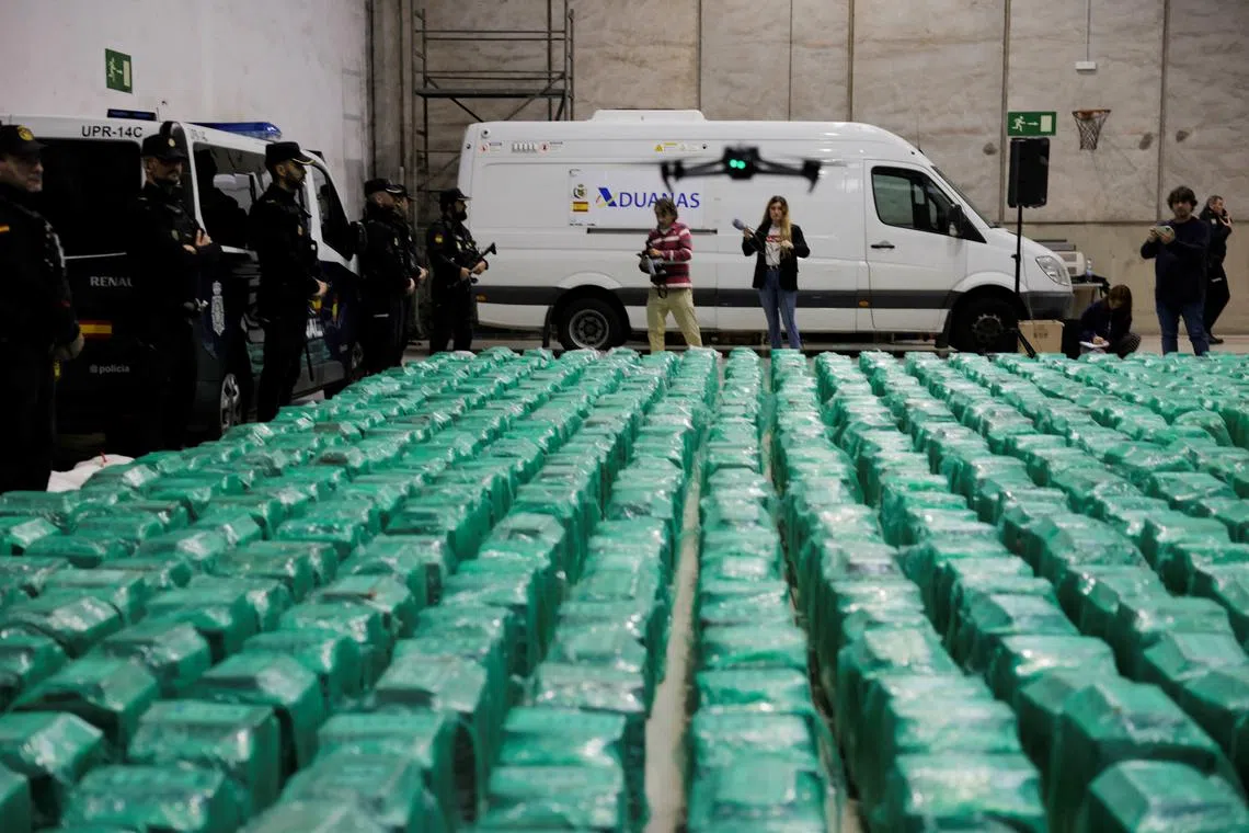 Spanish police seize record cocaine in Ecuadorean banana shipment | The ...