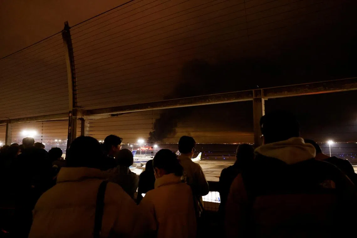5 on coast guard aircraft die after collision with JAL plane at Tokyo’s ...