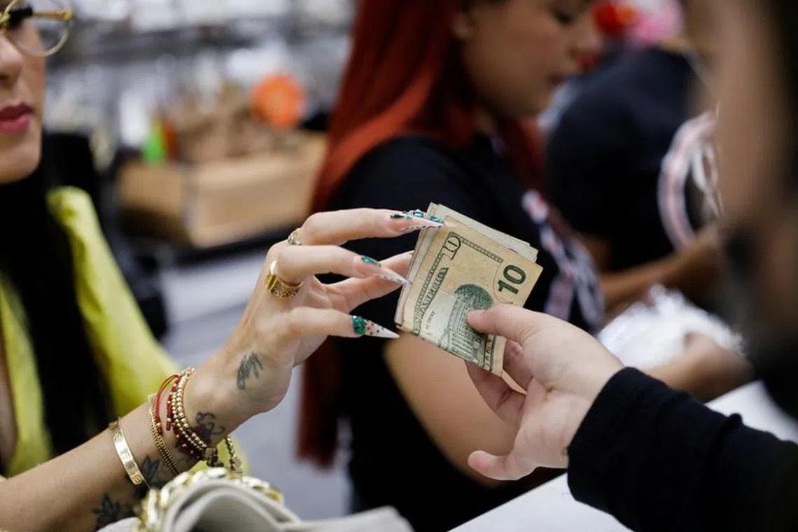 Venezuela's 2023 inflation hit nearly 190%, but December prices barely ...