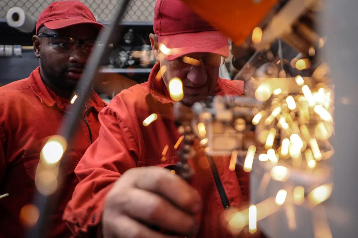 Washington state pioneers program to turn inmates into wildland ...