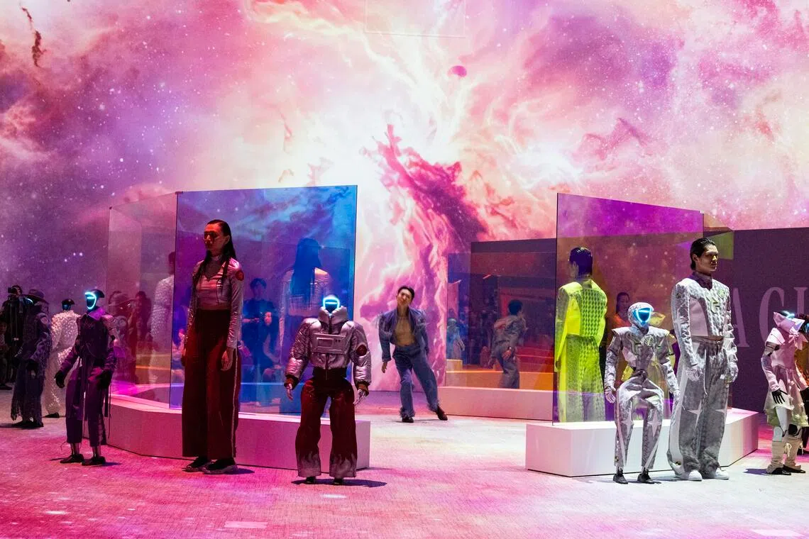 ‘Robots need clothes’: Humanoids hit catwalk in Seoul | The Straits Times