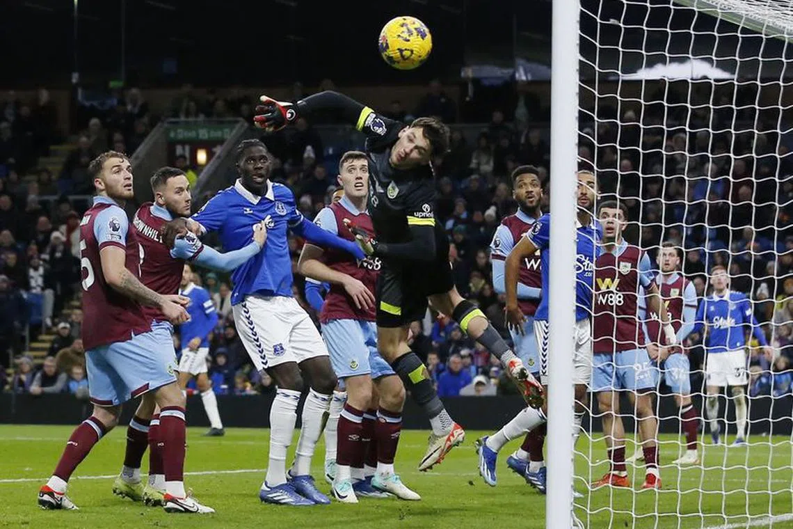 Everton win 2-0 at Burnley to continue climb up the standings | The ...