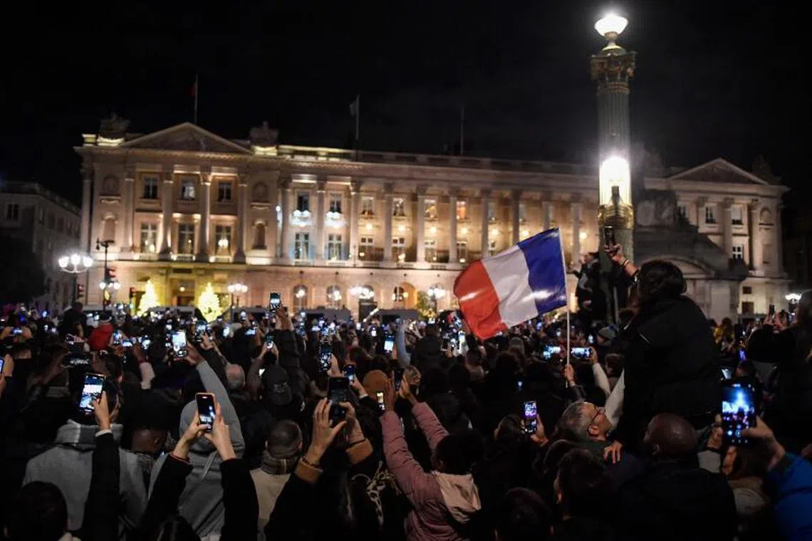 World Cup: France's defeated football heroes return to acclaim in Paris ...