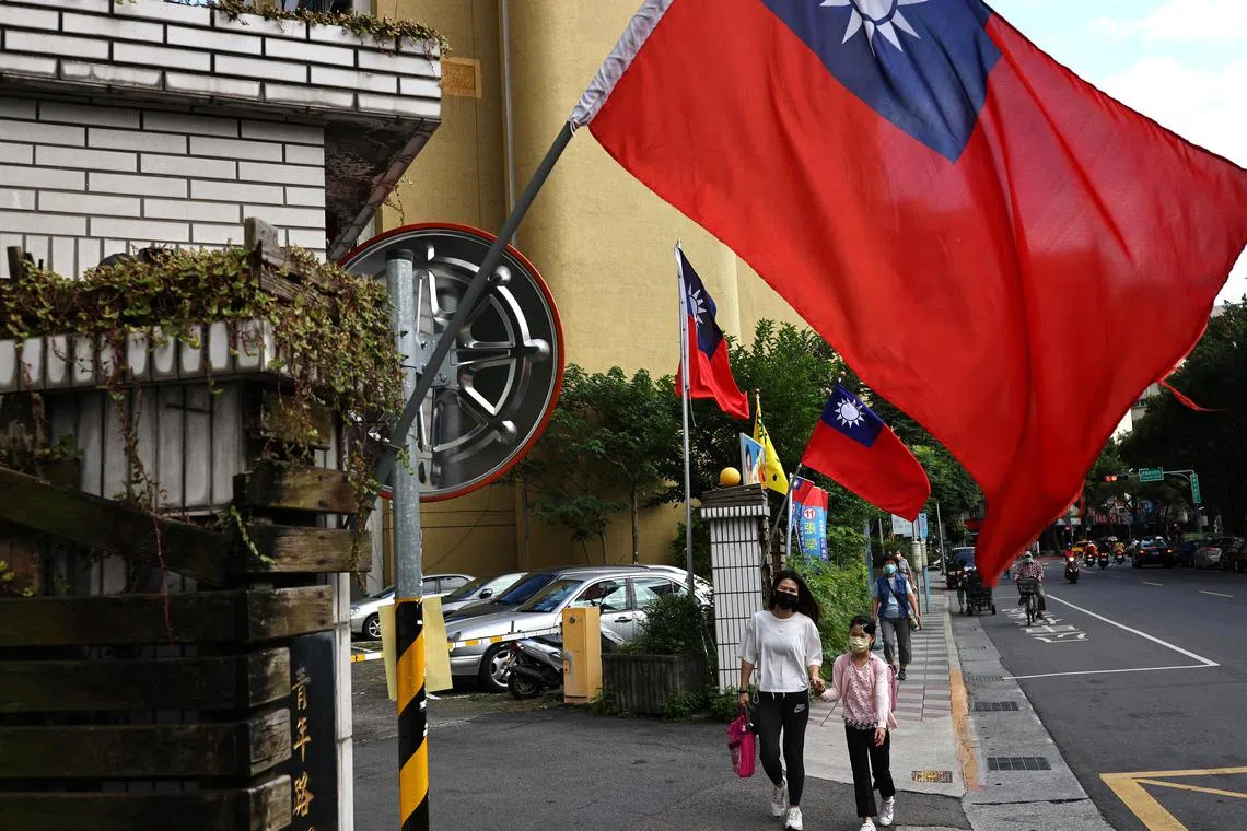 Australian MPs land in Taiwan, defying Beijing warning | The Straits Times