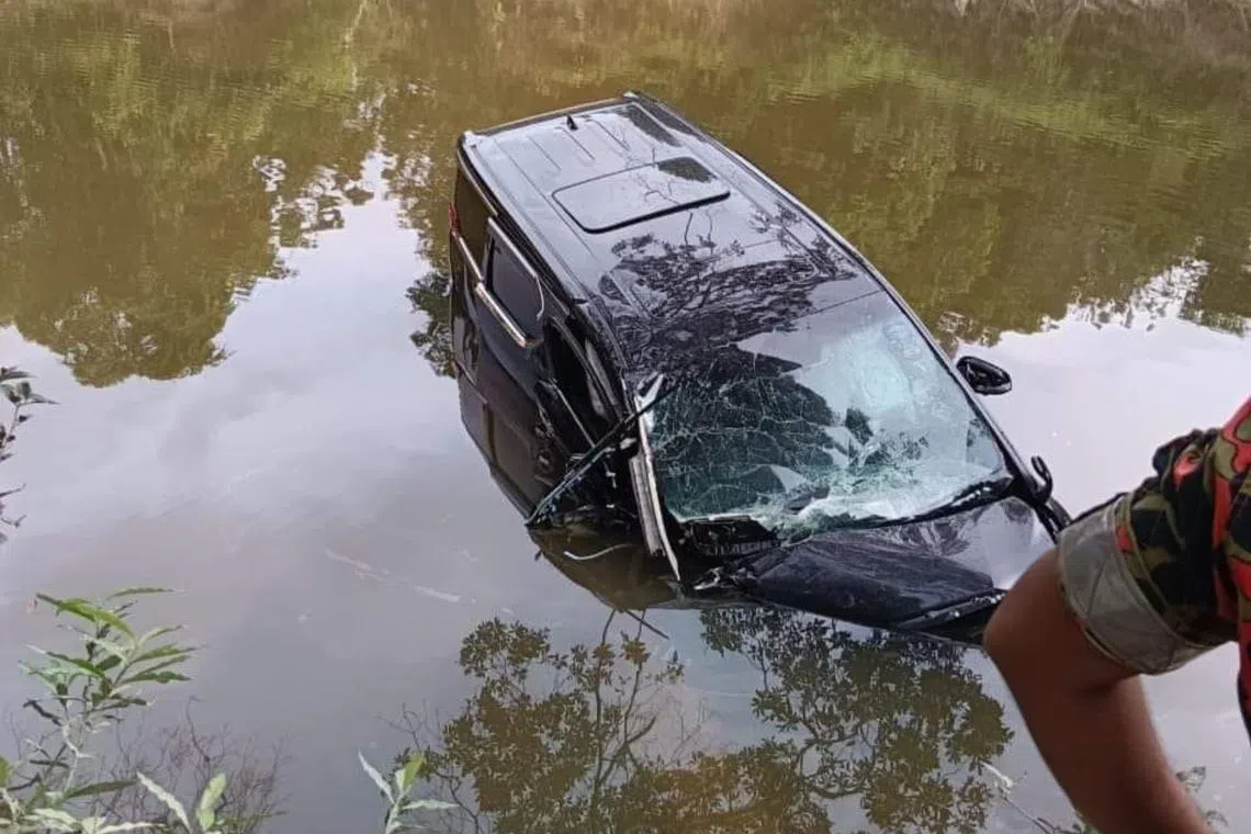 Singaporean man rescued after his MPV plunges into river in Johor | The ...