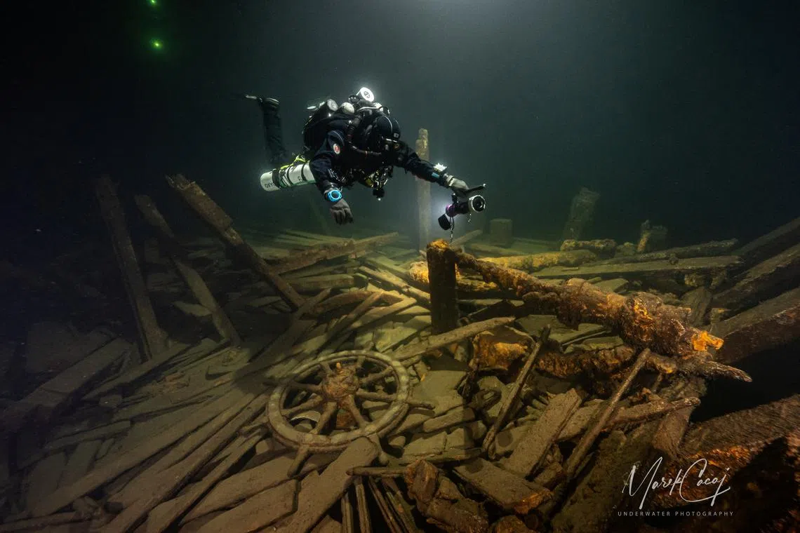 Champagne galore! Shipwreck gives Polish divers something to celebrate ...