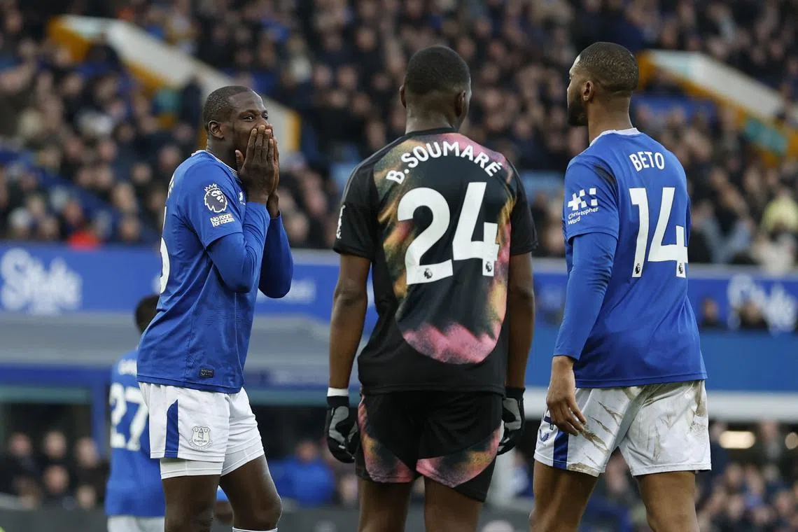Doucoure scores fastest goal of season as Everton thrash Leicester 4-0 ...