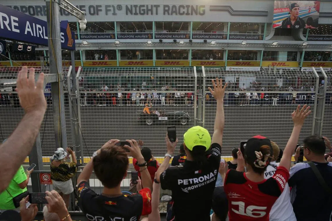 F1 Singapore Grand Prix welcomes more than 260,000 fans over race ...