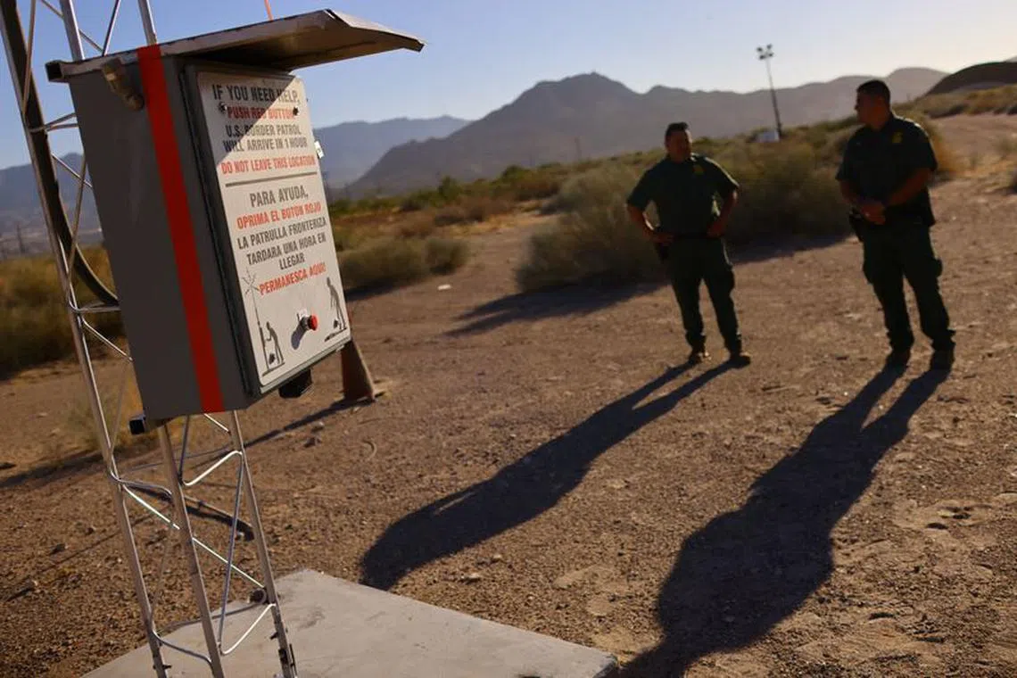 No shade, no water, and record heat: More migrants die in U.S. desert ...