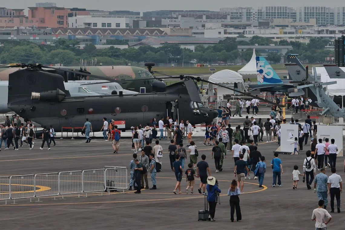 Jet scramble, troop deployment by helicopter on display at RSAF Open House | The Straits Times