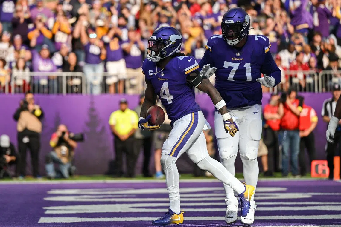 Vikings' Christian Darrisaw exits game with knee injury | The Straits Times