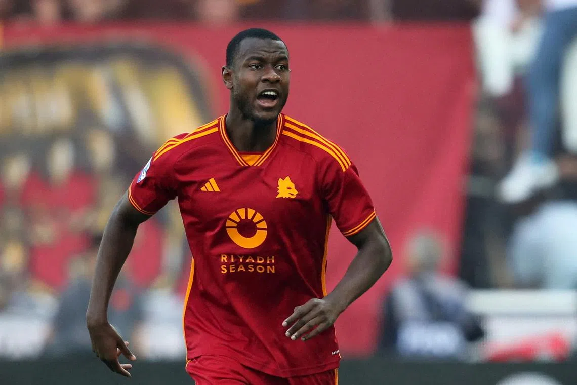 Roma's Ndicka discharged from hospital after collapsing on the pitch ...