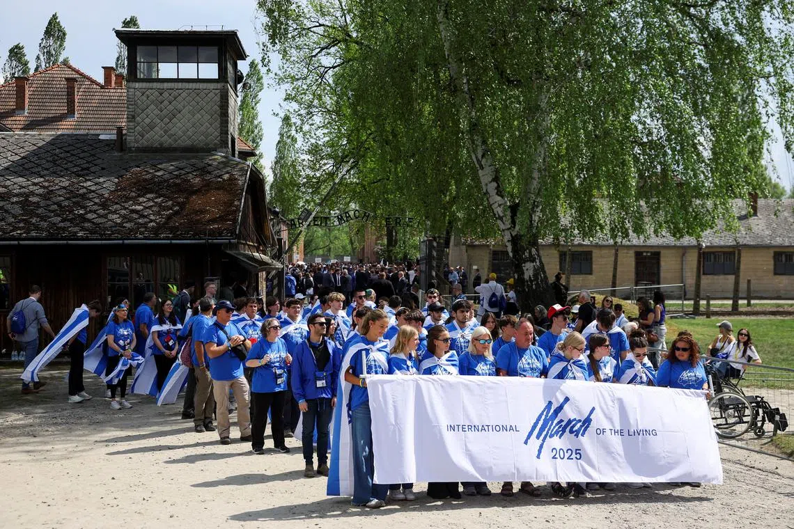 Holocaust survivors march in Auschwitz 80 years after camp's liberation ...