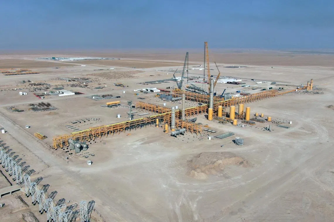 Fire at Iraq's Rumaila oilfield extinguished, oil ministry says | The ...