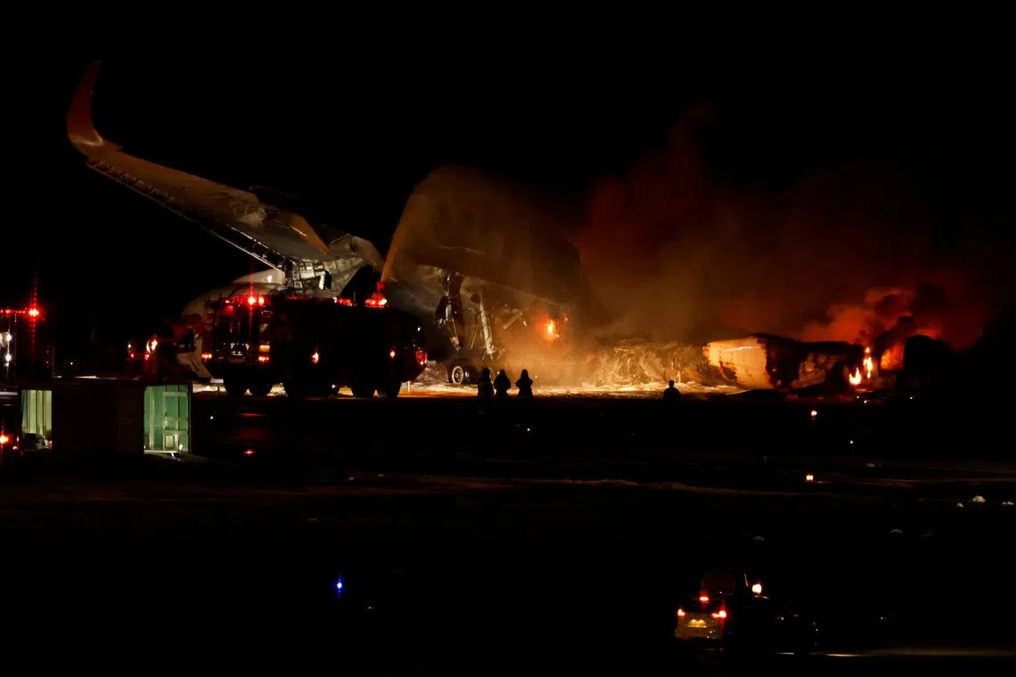 5 on coast guard aircraft die after collision with JAL plane at Tokyo’s ...